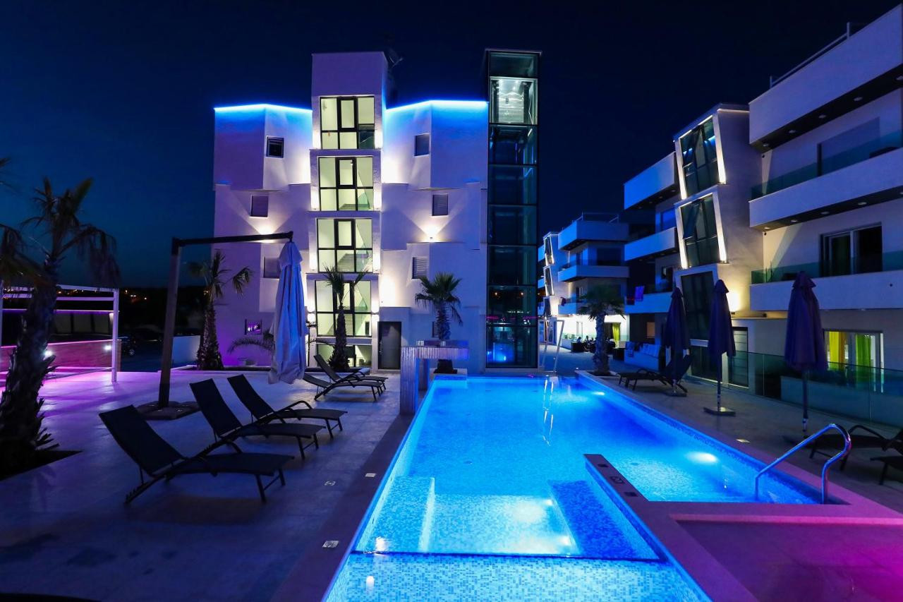 Boutique Residence Cosmopolis | Luxury Villas, Apartments & Rooms ...